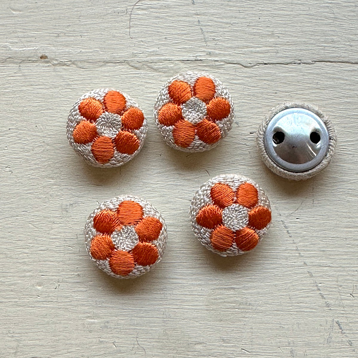 Embroidered Daisy Buttons – Woven Art Yarn Shop